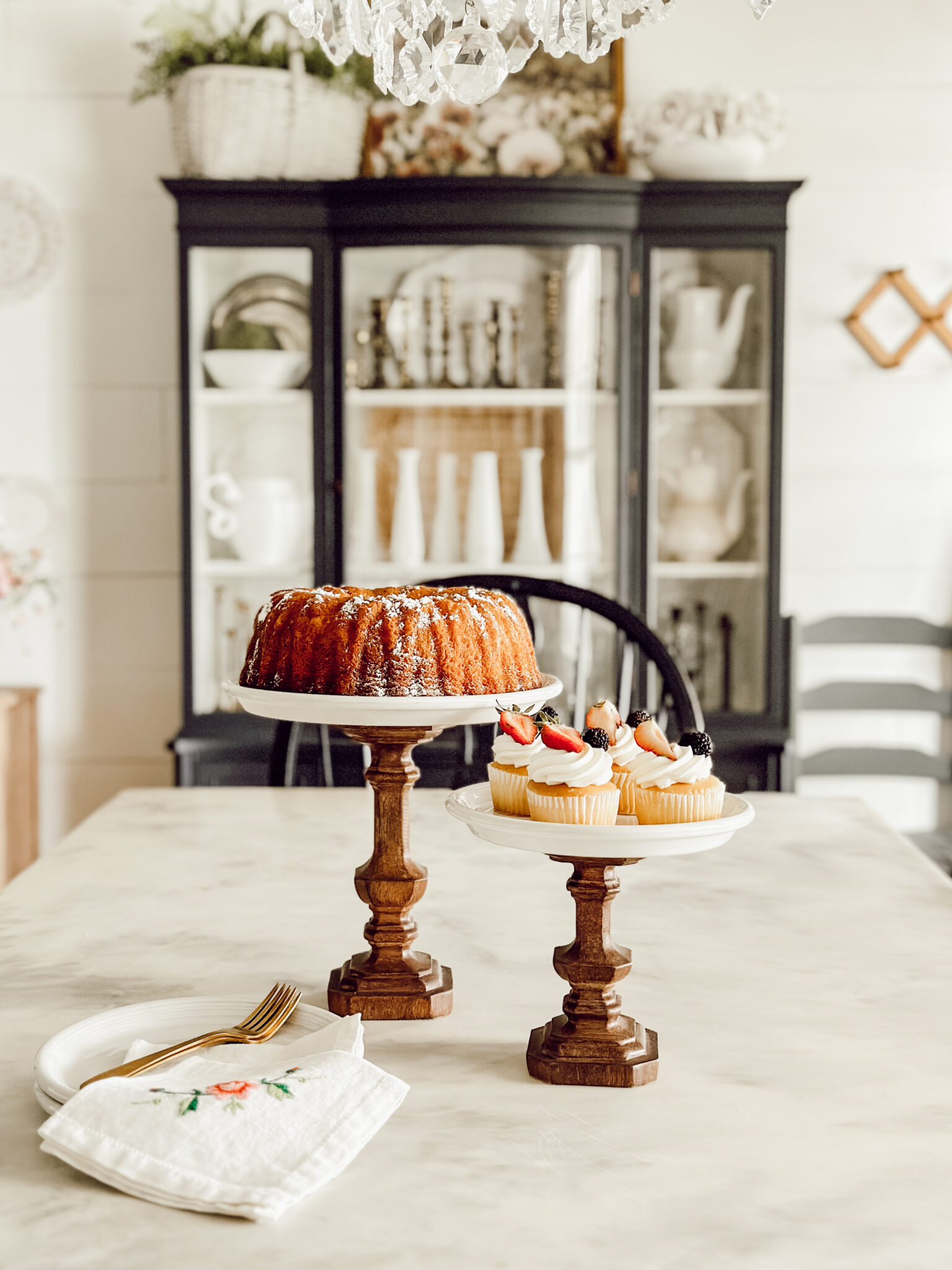 How to Make a DIY Cake Plate Stand