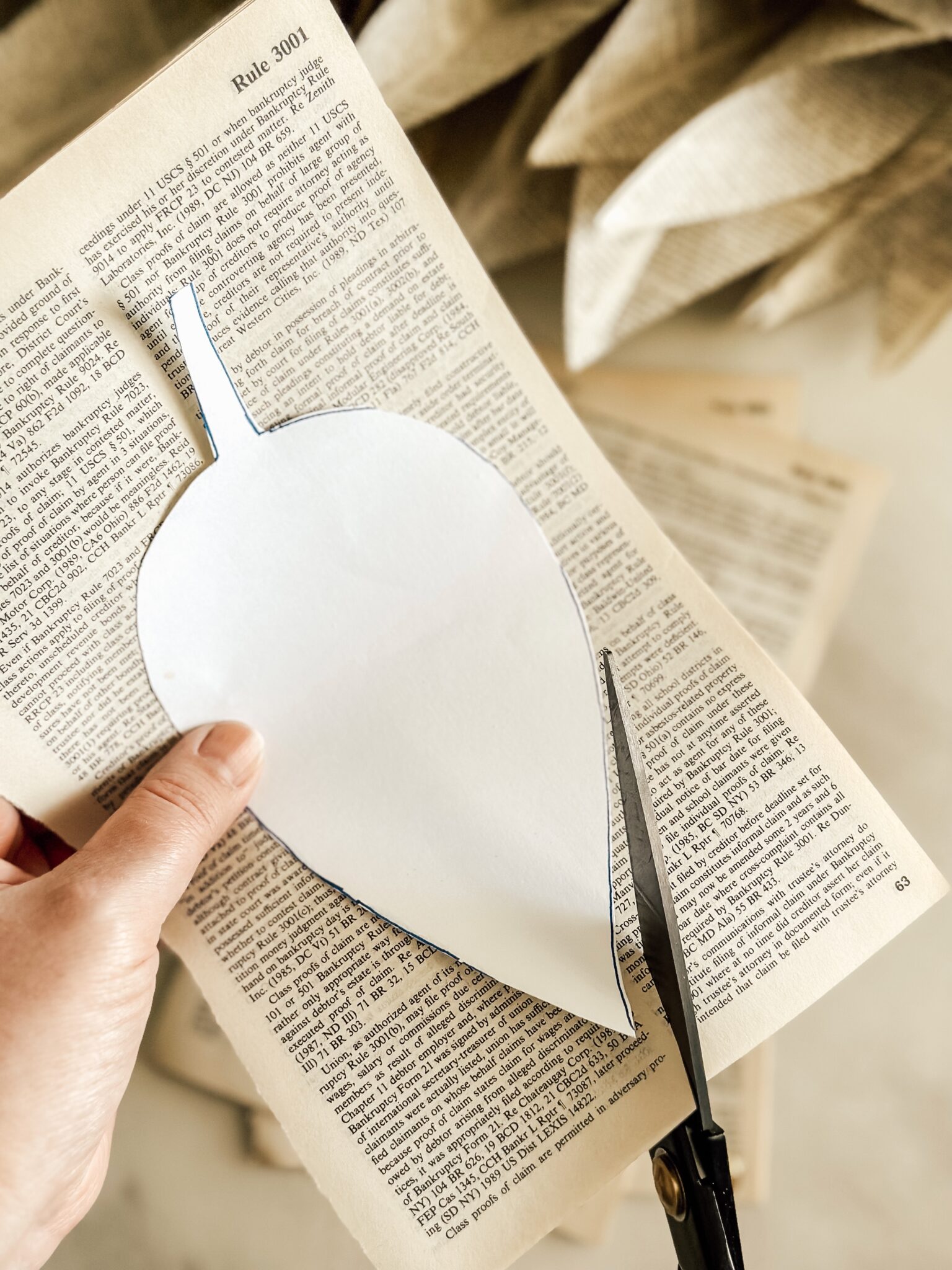 How to Make a Book Page Leaf Garland: A Stunning DIY Project