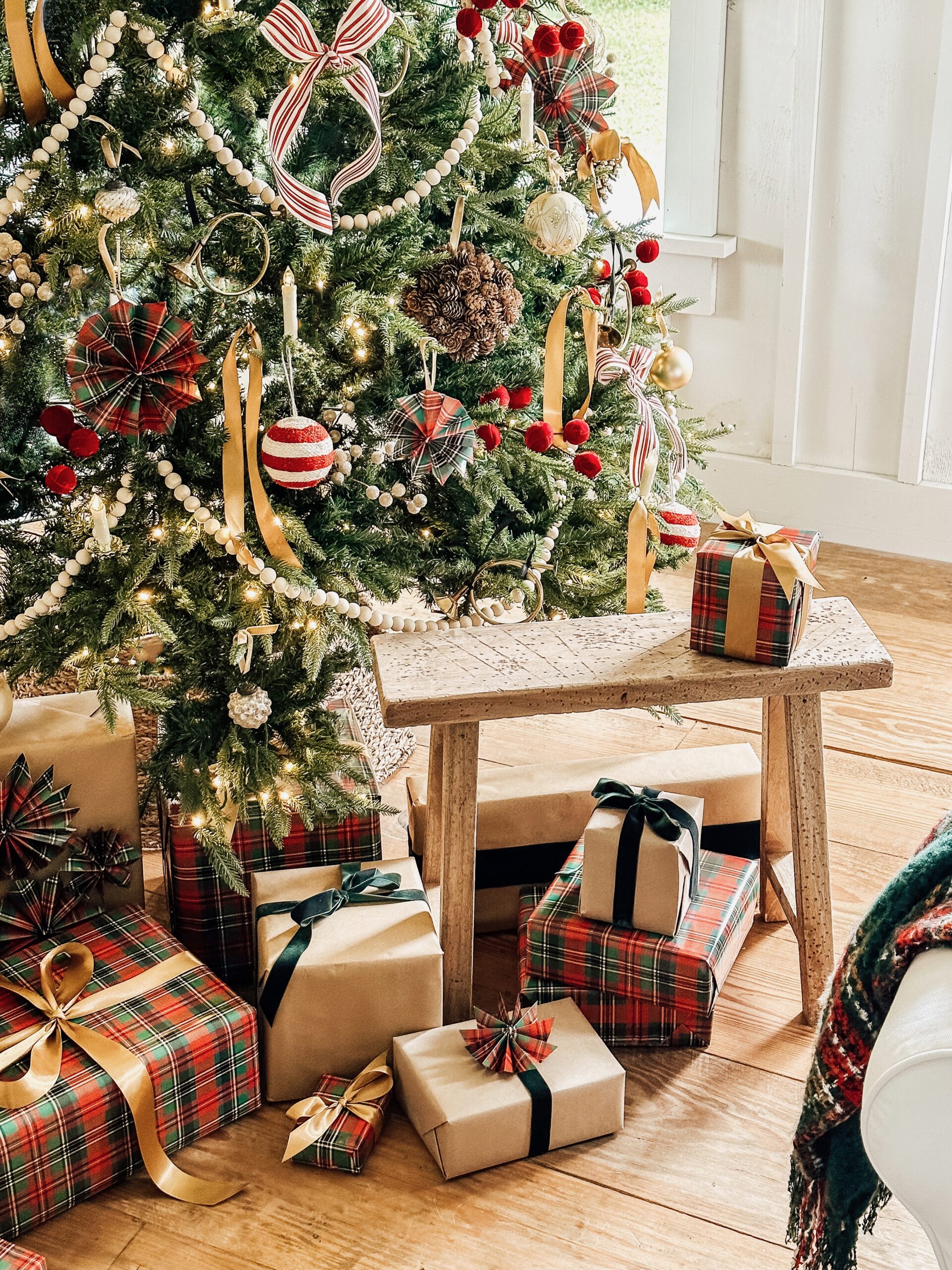 Easy DIY Paper Stars Using Wrapping Paper