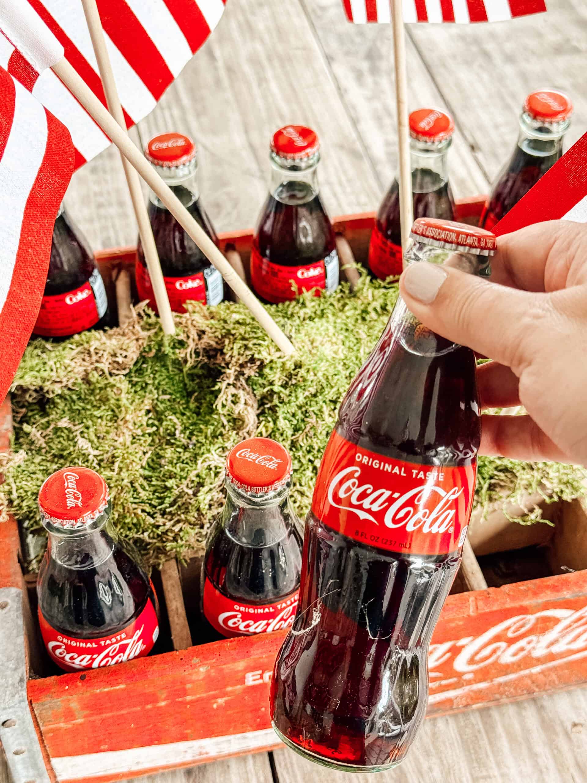 Create an Easy Patriotic Centerpiece with a Vintage Coca Cola Crate
